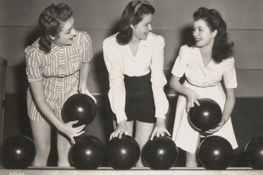 STARLETTES HIT THE LANES - International Bowling Museum & Hall of Fame